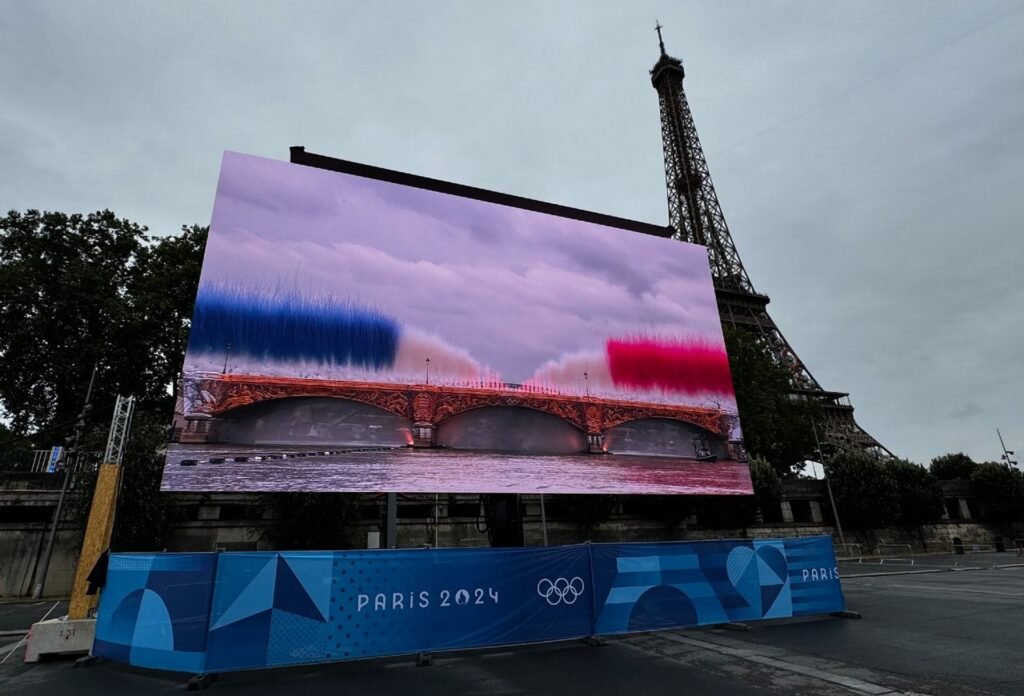 At 767 Inches, This Is The World’s Largest Mobile LED Monitor At Almost ...